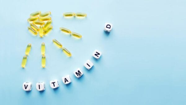 Vitamin D: Manfaat, Efek Samping, Dosis, & Aturan Pakai